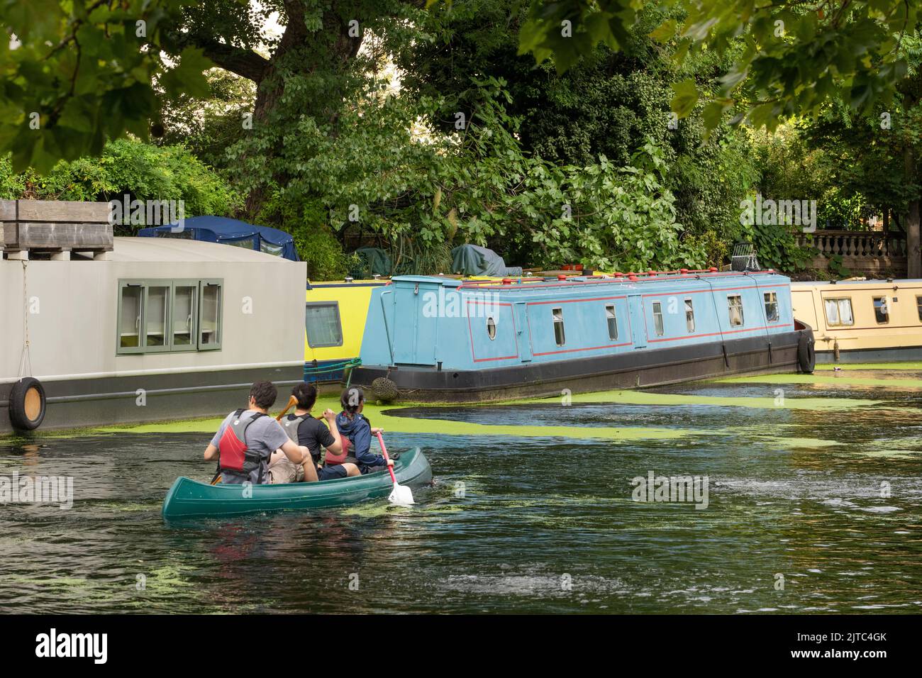Canoeing union canal hi-res stock photography and images - Alamy