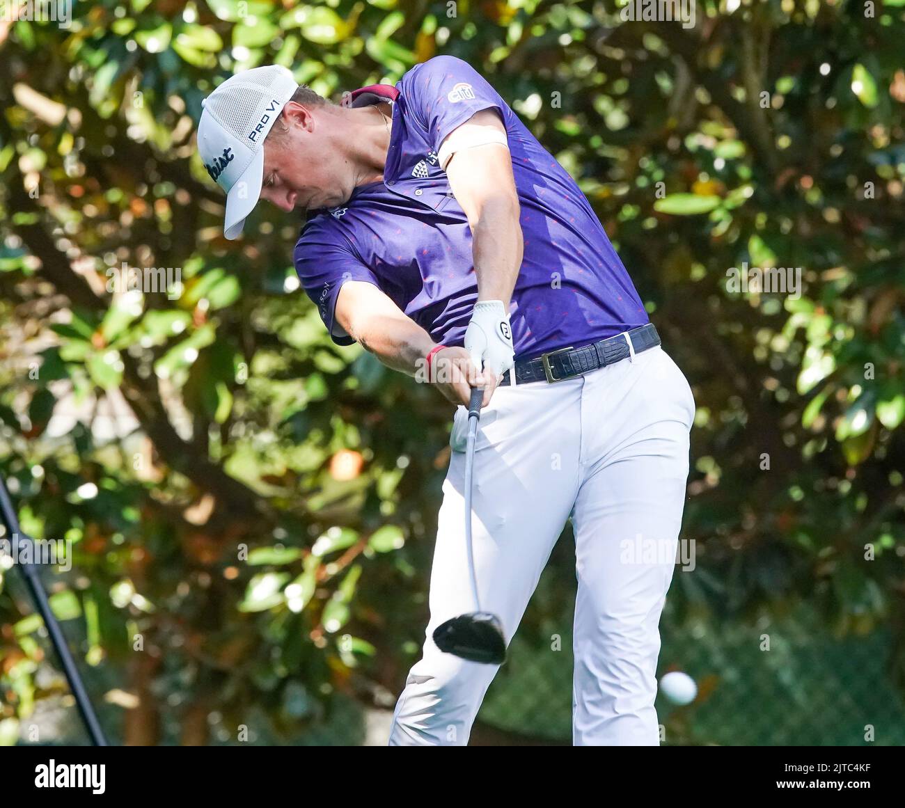 Atlanta, Georgia, USA. 28th Aug, 2022. Justin Thomas tees off the 13th hole during the final ...