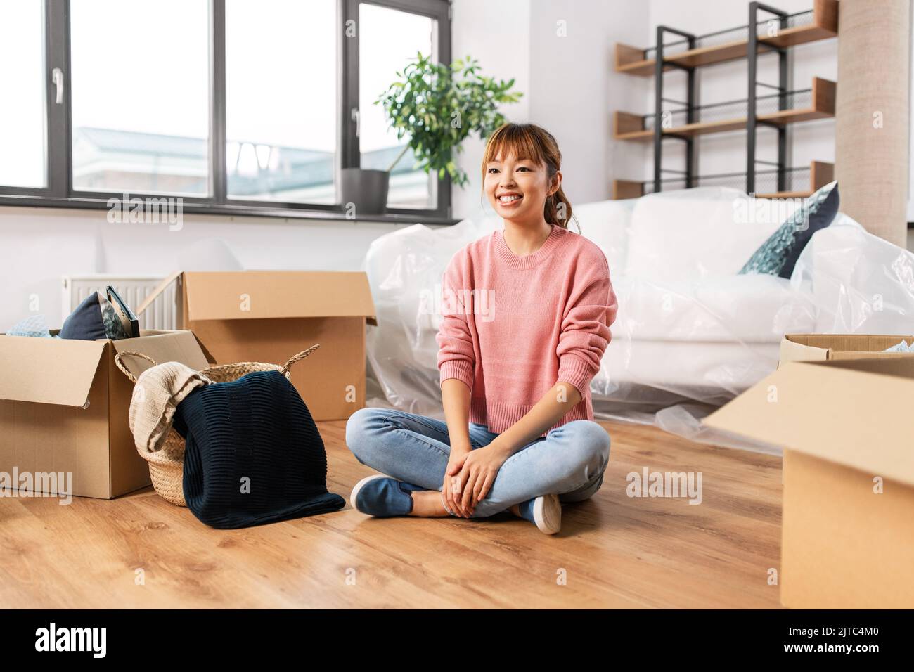 Asian woman packing boxes hi-res stock photography and images - Alamy