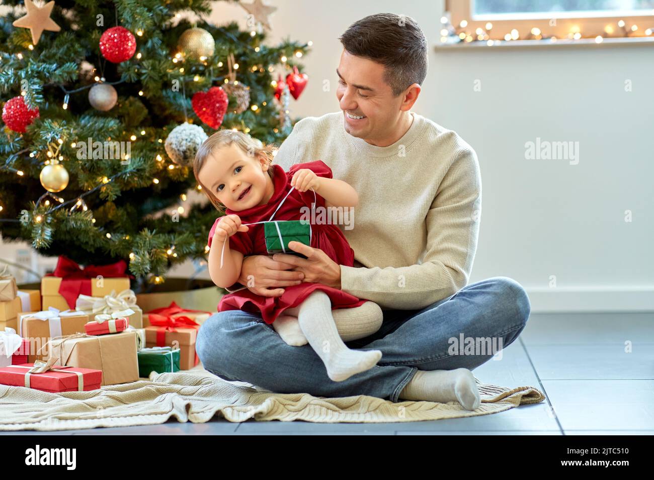 happy father and baby daughter on christmas Stock Photo - Alamy