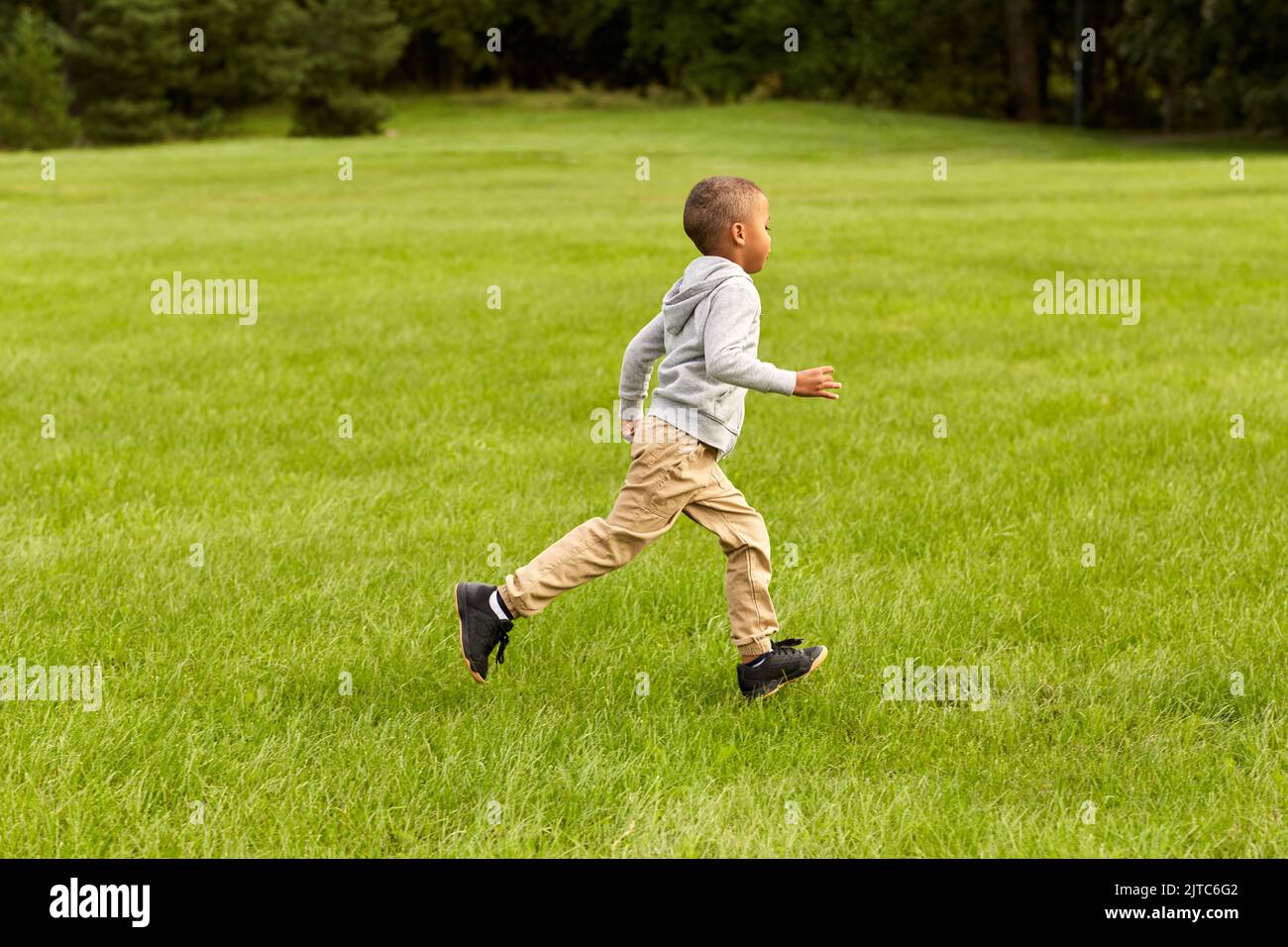 happy little boy running at park Stock Photo - Alamy