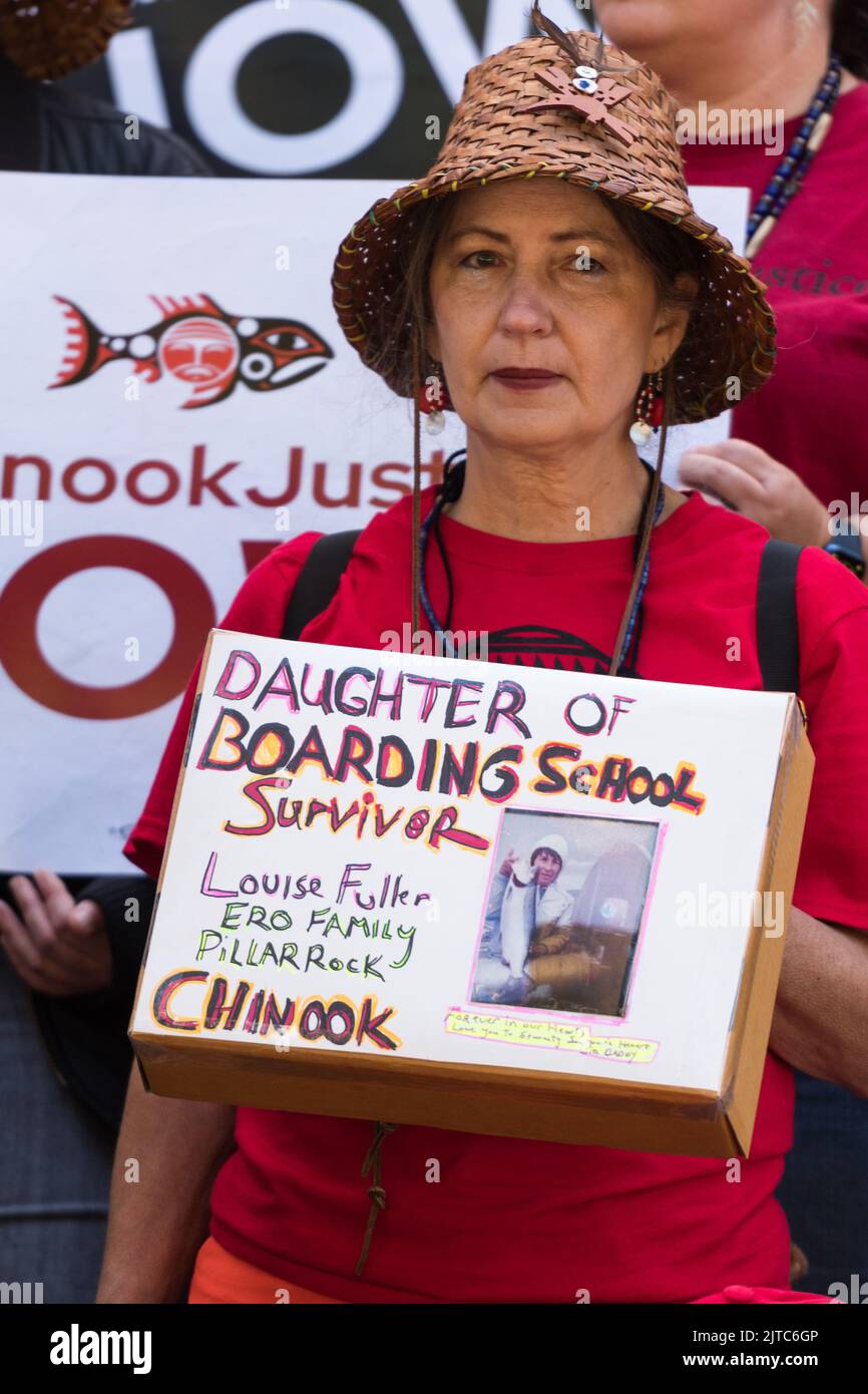 Chinook tribe hi-res stock photography and images - Alamy