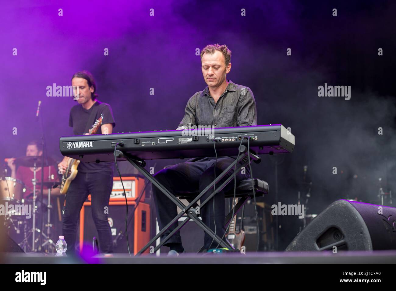 Arab strap on stage hi-res stock photography and images - Alamy