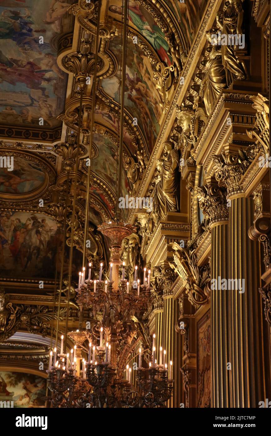 Lyre opéra paris hi-res stock photography and images - Alamy