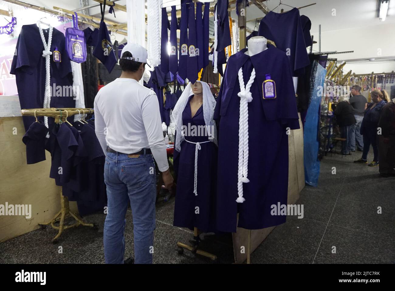 Habito morado hi-res stock photography and images - Alamy