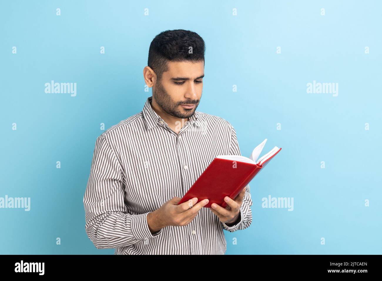 Young bearded man reading book hi-res stock photography and images - Alamy