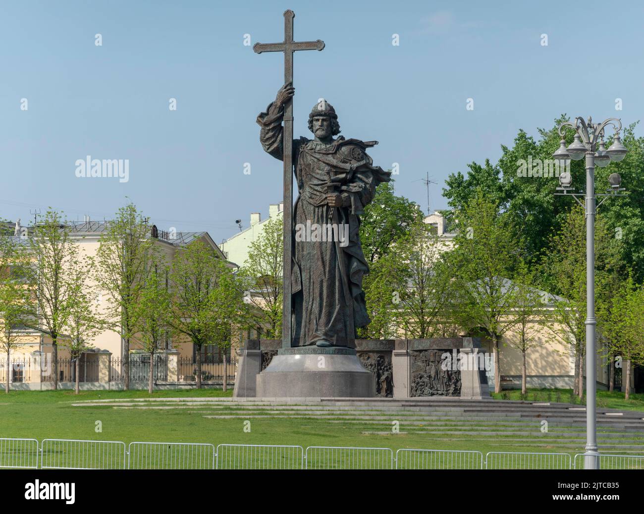 Monument prince vladimir new kremlin hi-res stock photography and ...