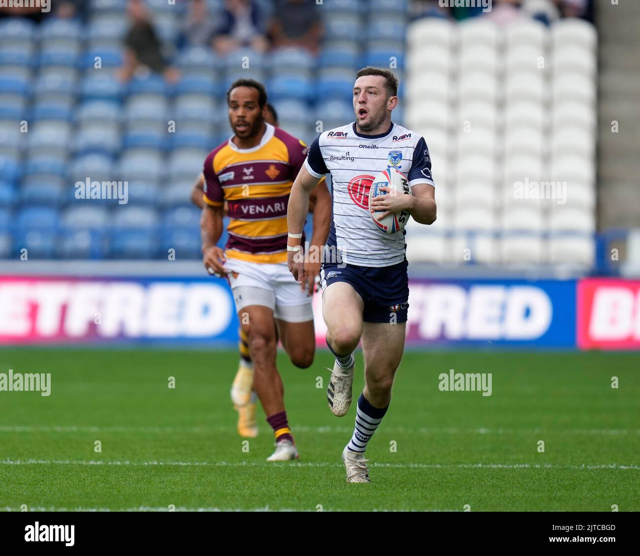 Jake Wardle #34 of Warrington Wolves makes a break Stock Photo - Alamy