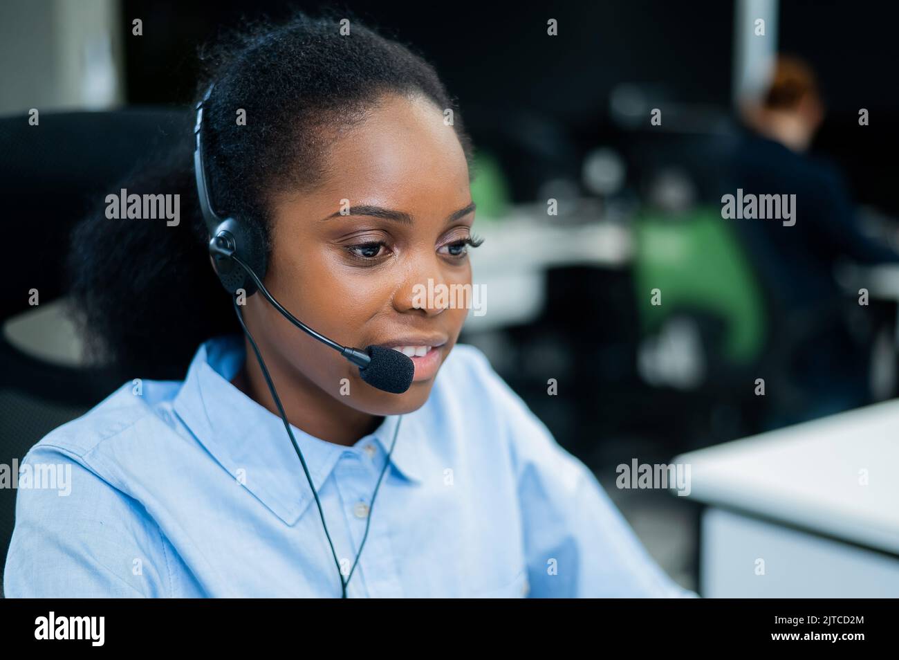 African female helpline operator hi-res stock photography and images - Alamy