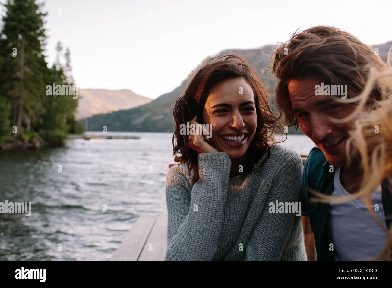 Smiling happy friends enjoy summer hi-res stock photography and images ...