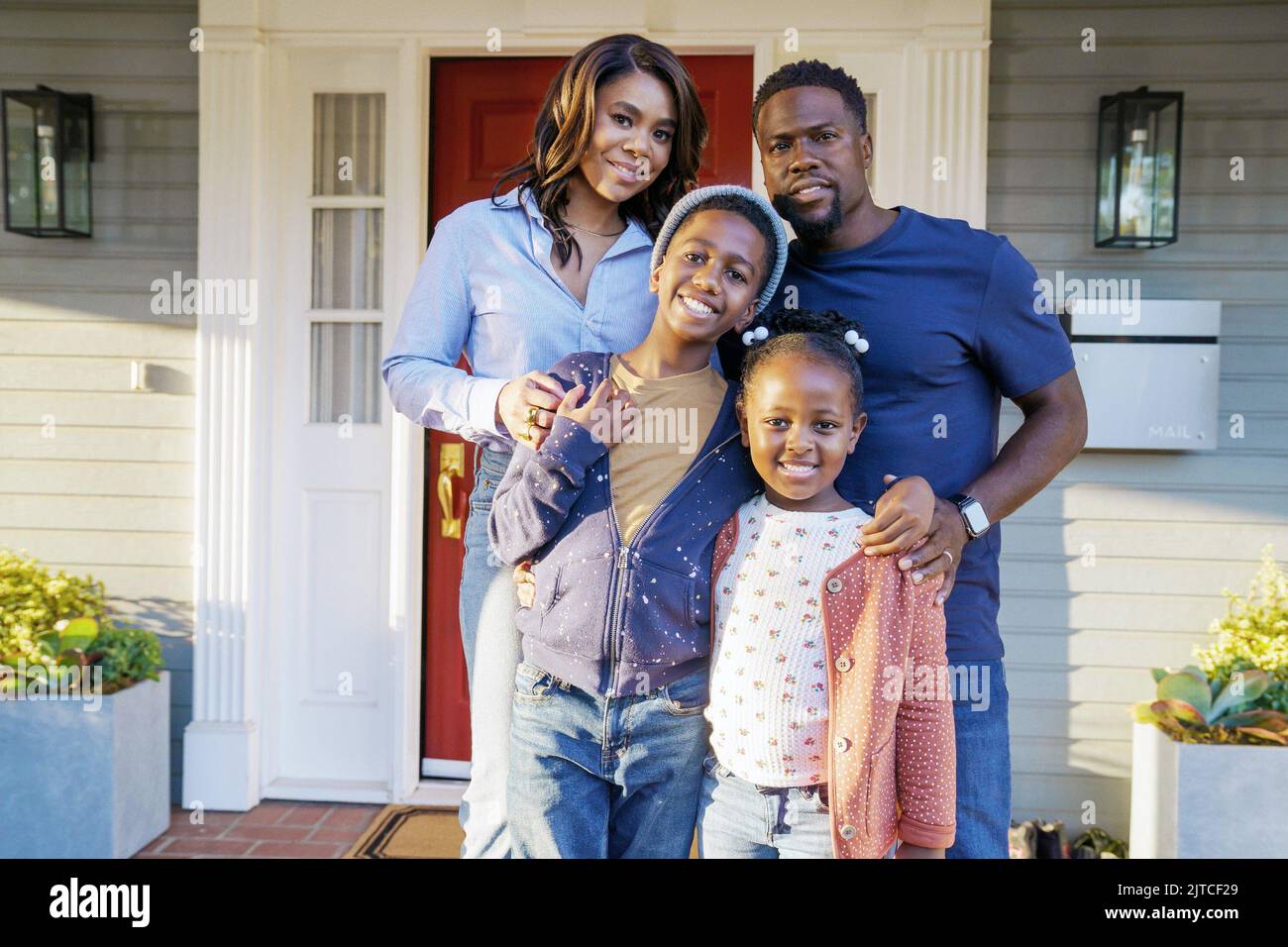 ME TIME, from left: Regina Hall, Che Tafari, Kevin Hart, Amentii Sledge ...