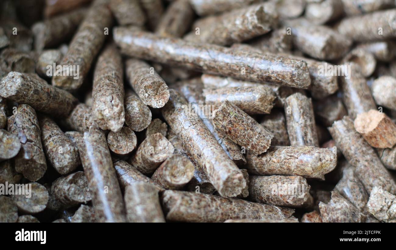 Hardwood pellets hi-res stock photography and images - Alamy