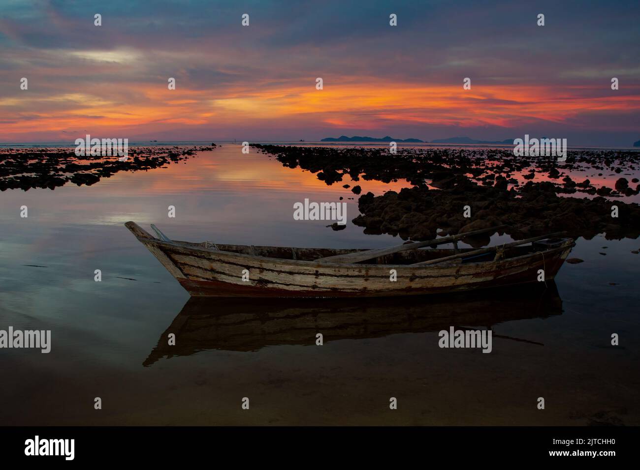 Thai island sunset Stock Photo - Alamy