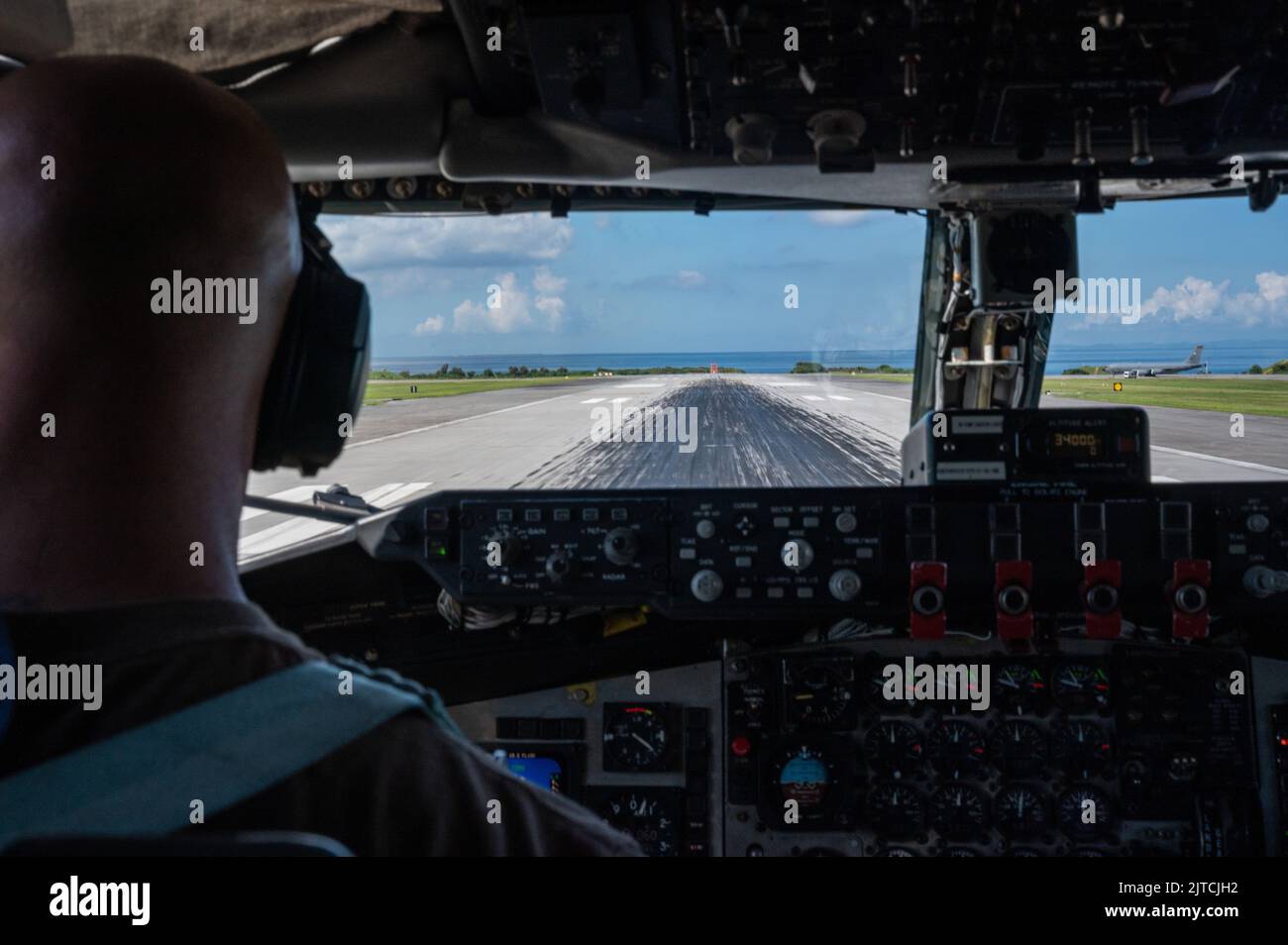 Anti submarine aircrew hi-res stock photography and images - Alamy