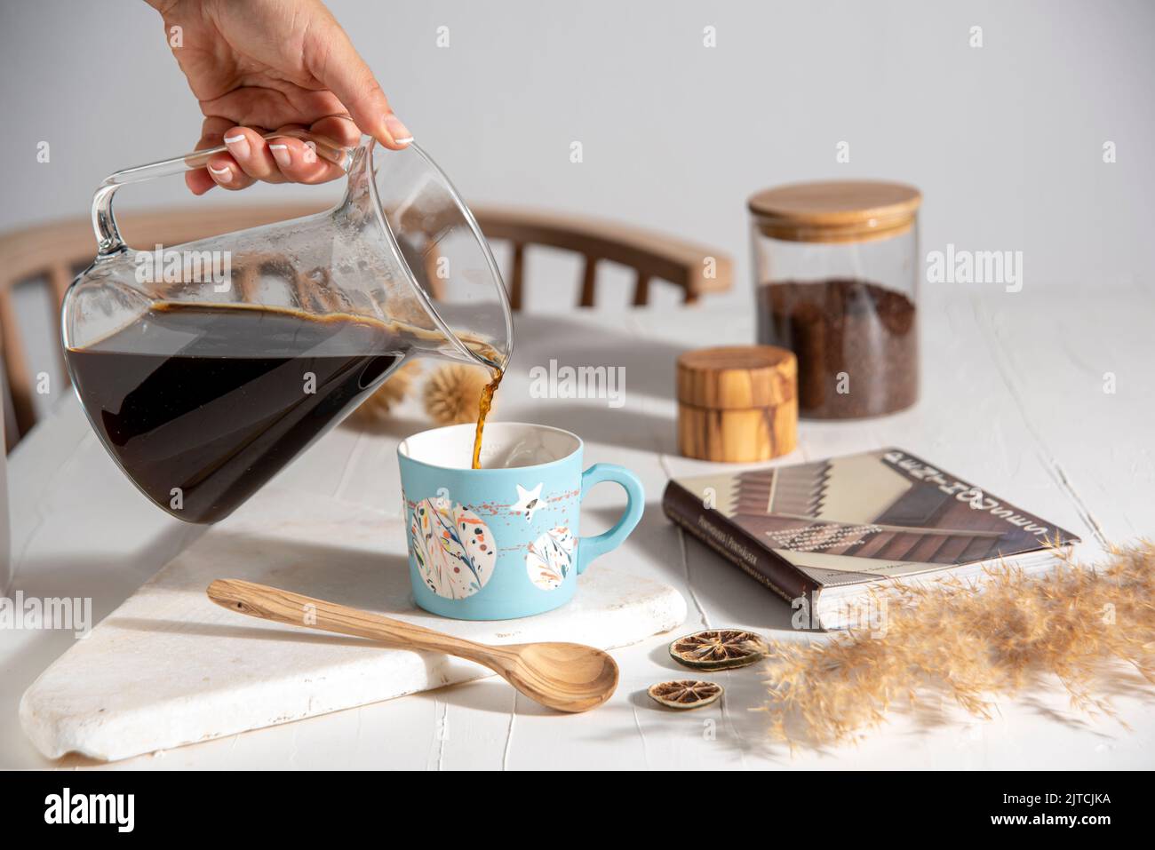 Manual coffee brewer hi-res stock photography and images - Alamy