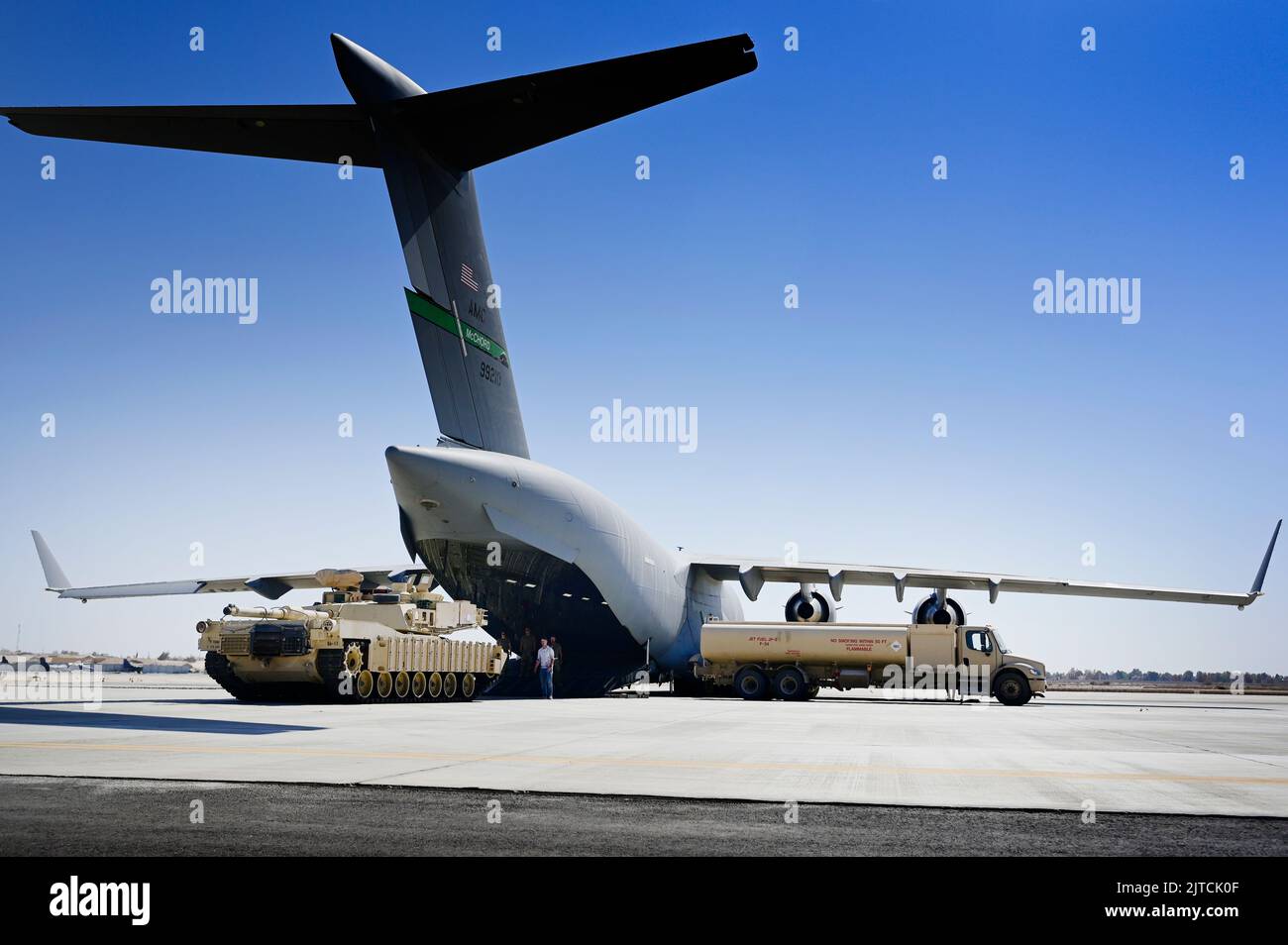 U.S. Air Force Airmen assigned to the 816th Expeditionary Airlift ...