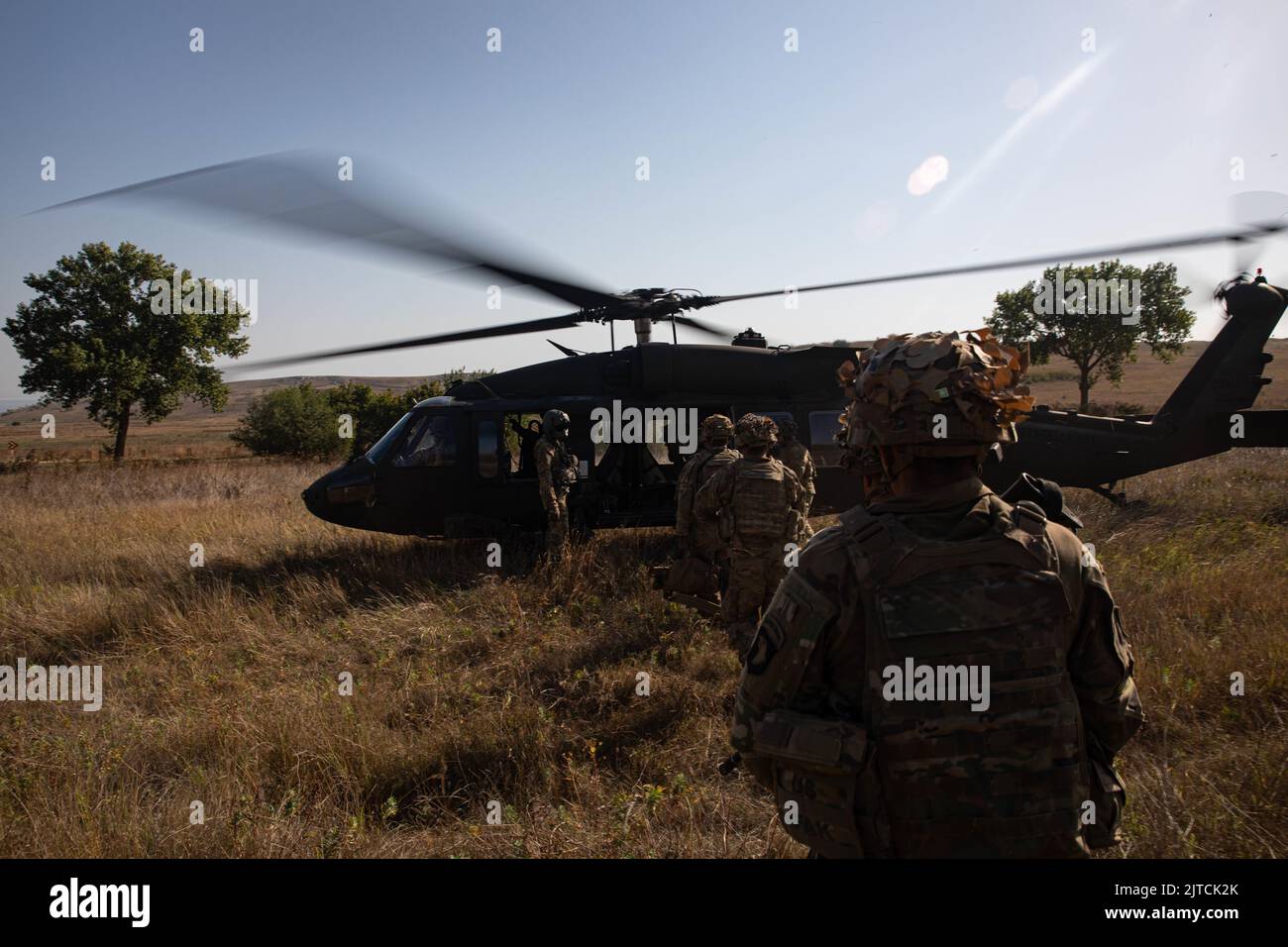 101st airborne division air assault screaming hi-res stock photography ...