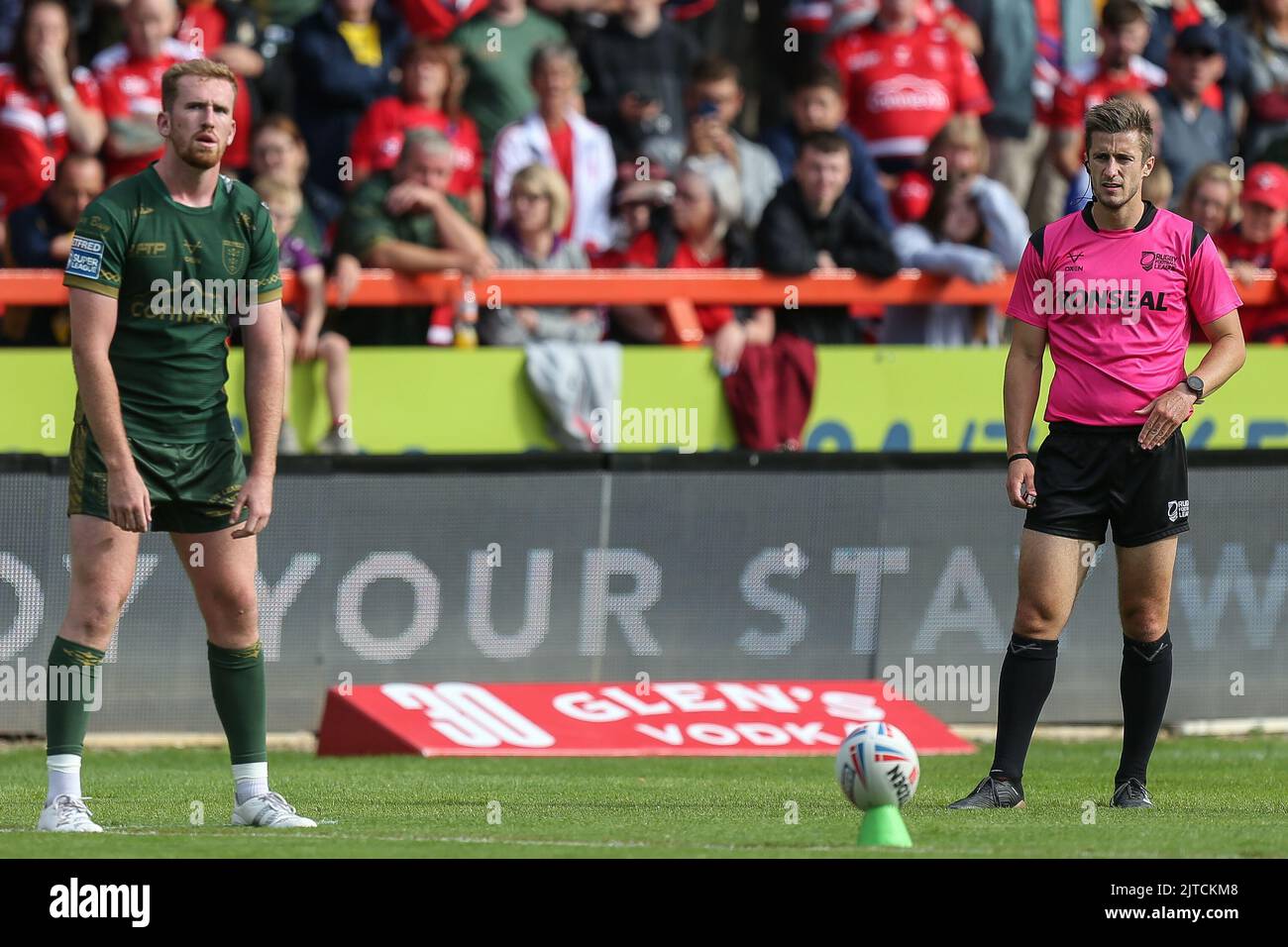 Rowan Milnes #21 of Hull KR prepares to take a conversion kick Stock ...