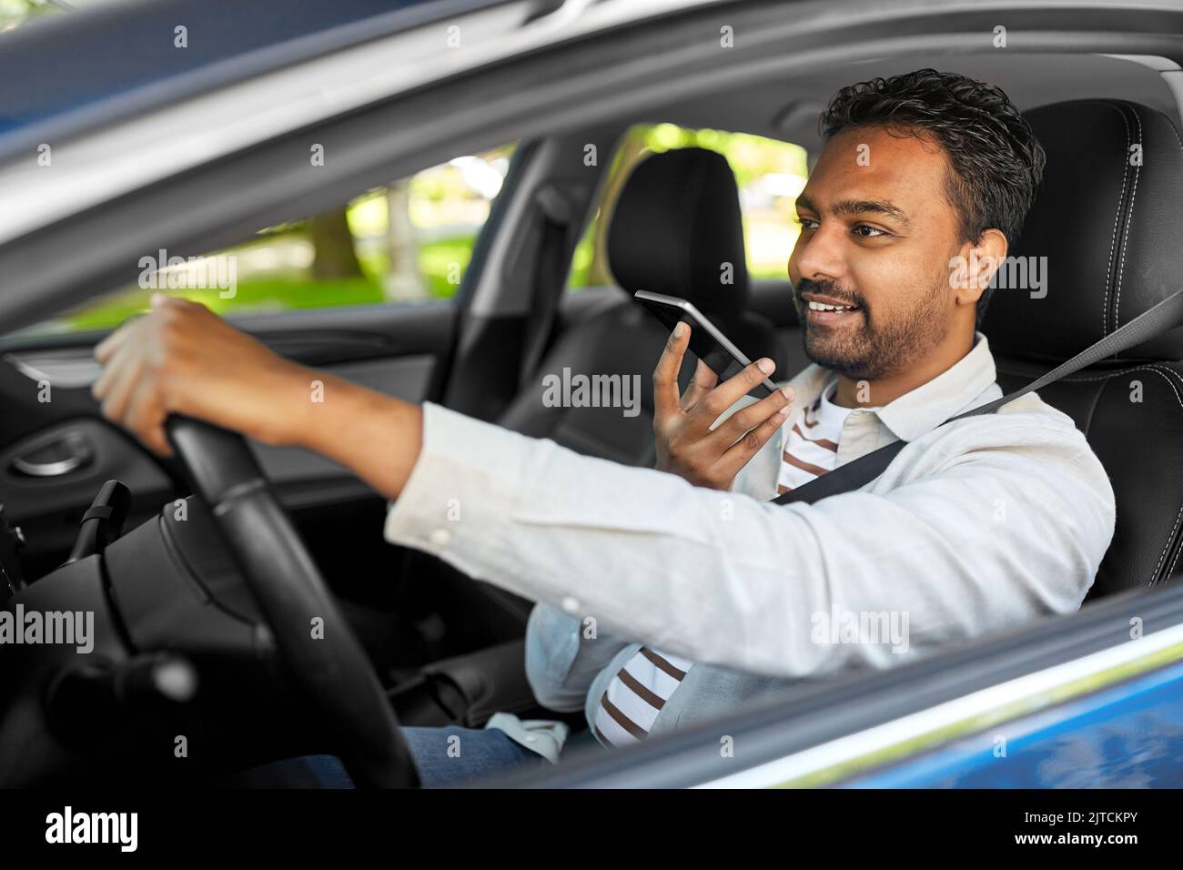 man driving car and recording voice by smartphone Stock Photo - Alamy