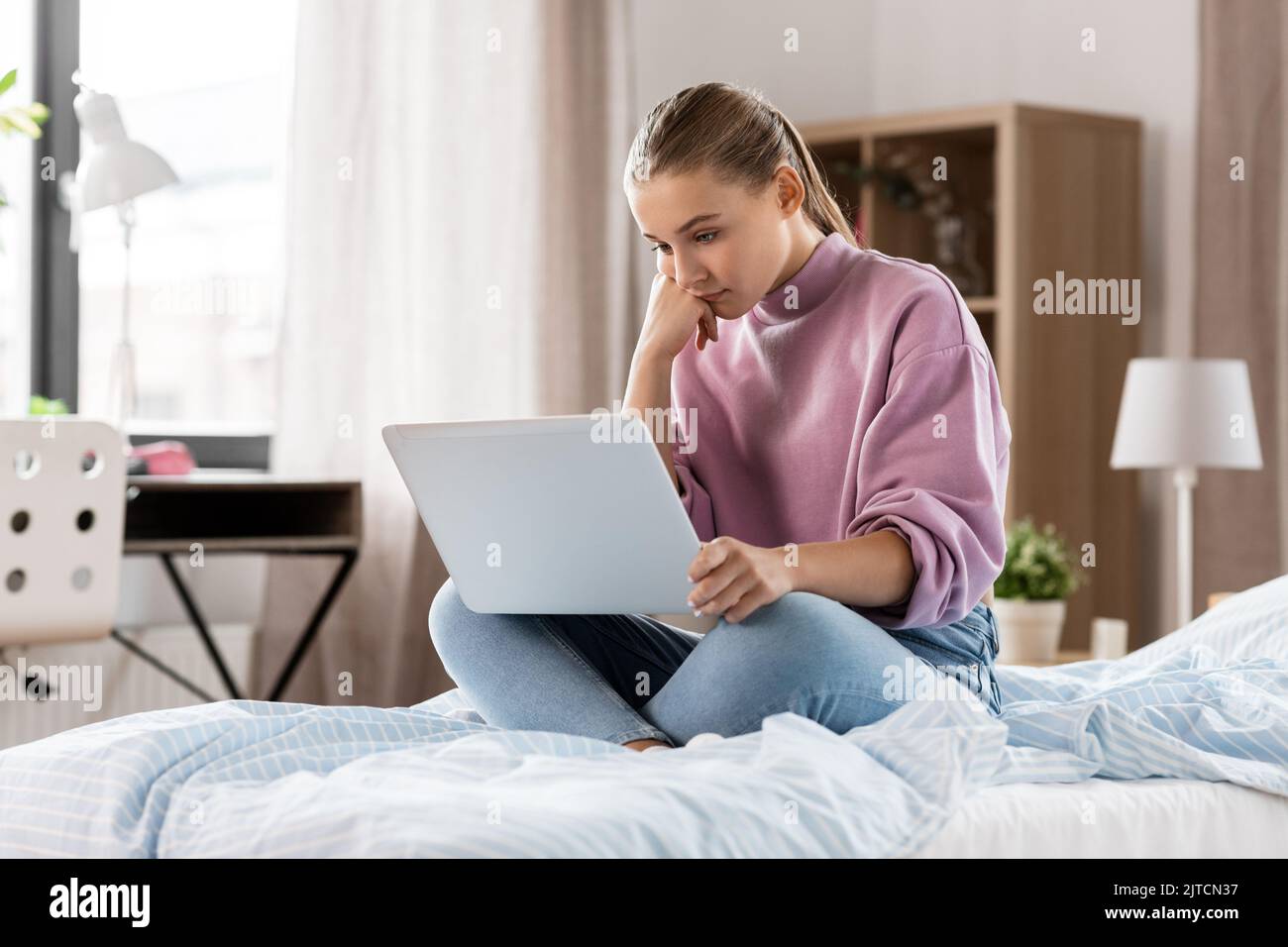 student girl with laptop computer learning at home Stock Photo - Alamy