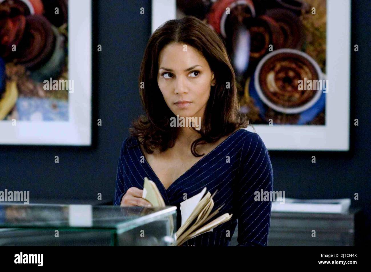 HALLE BERRY, PERFECT STRANGER, 2007 Stock Photo - Alamy