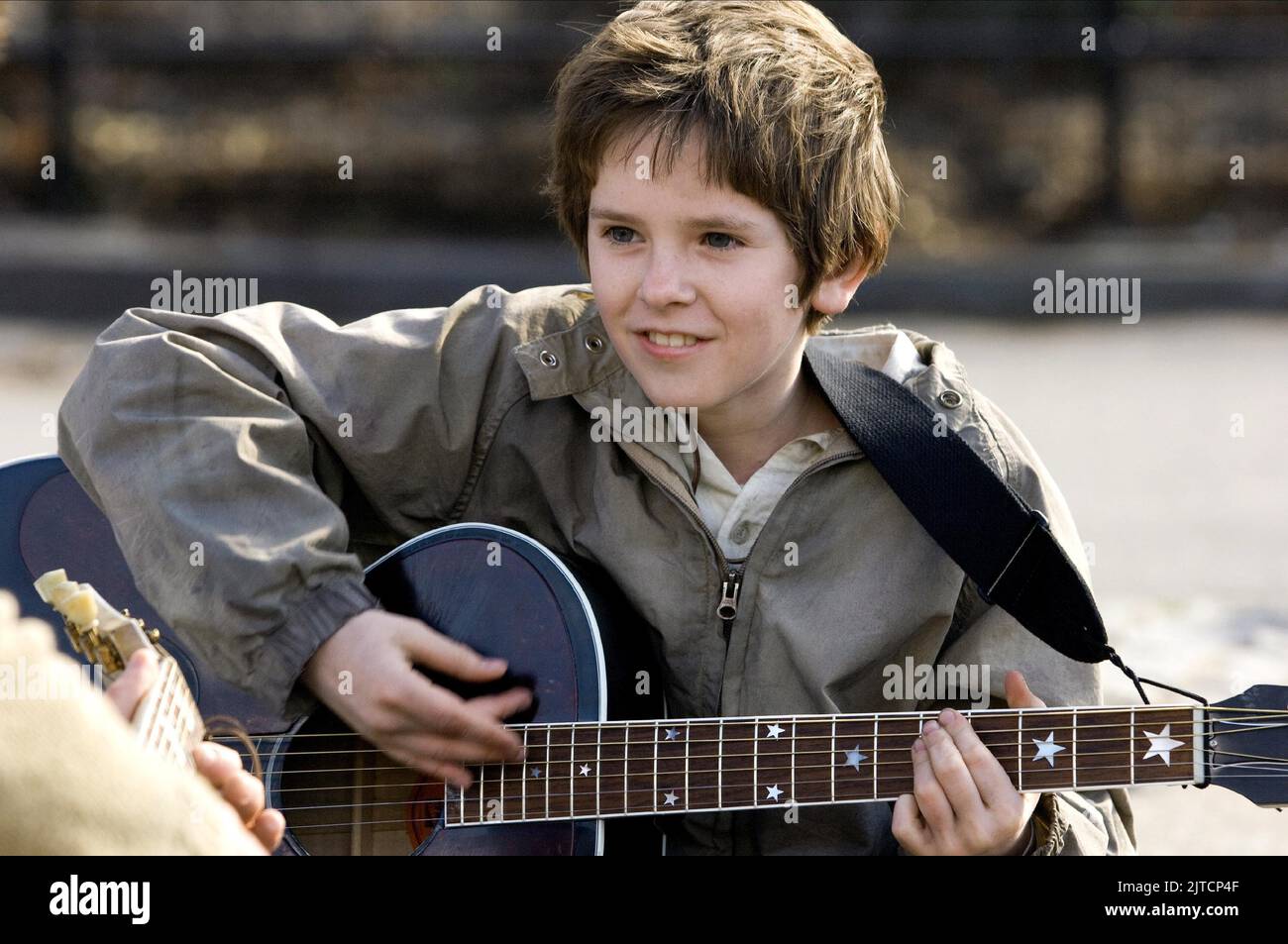 FREDDIE HIGHMORE, AUGUST RUSH, 2007 Stock Photo - Alamy
