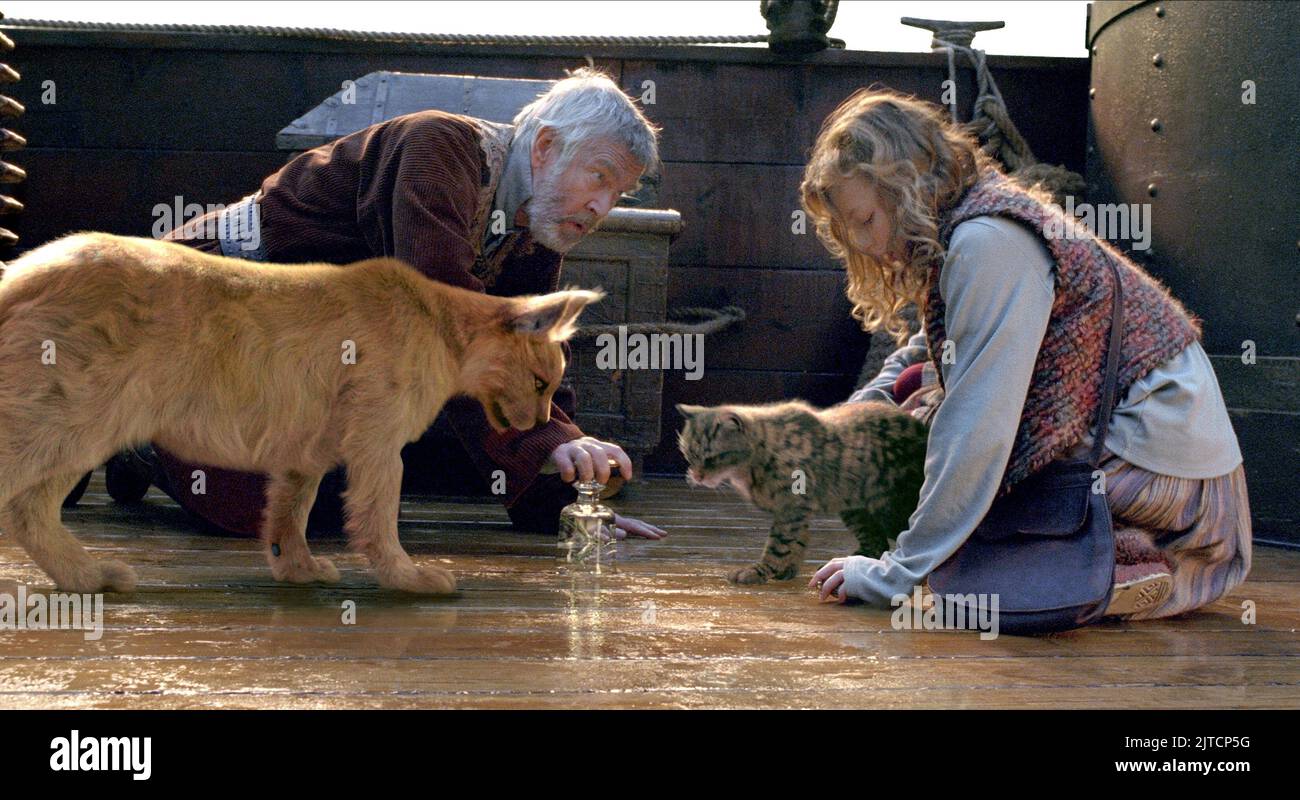 TOM COURTENAY, DAKOTA BLUE RICHARDS, THE GOLDEN COMPASS, 2007 Stock Photo - Alamy