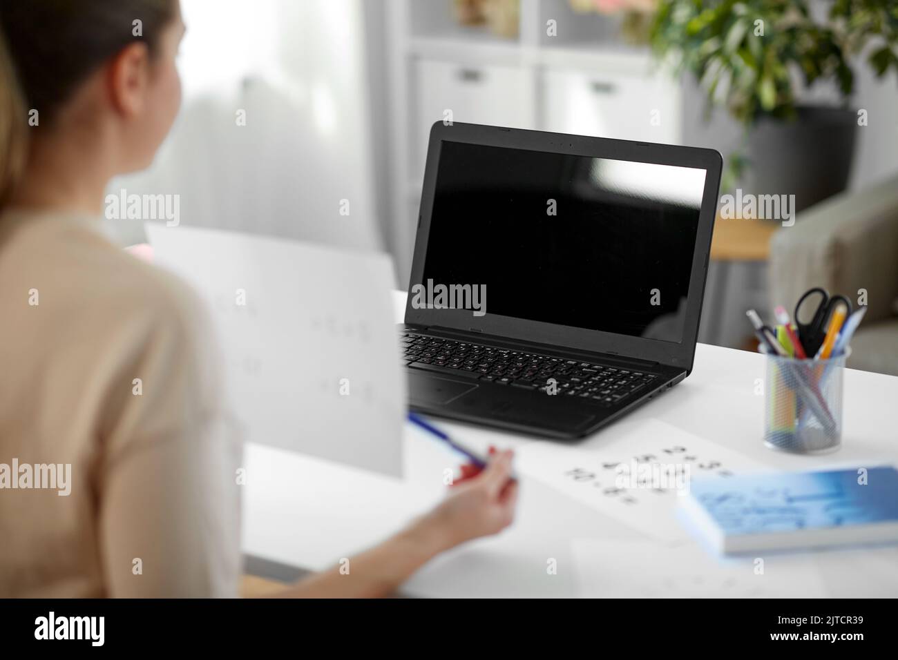 Teacher teaching math online hi-res stock photography and images - Alamy