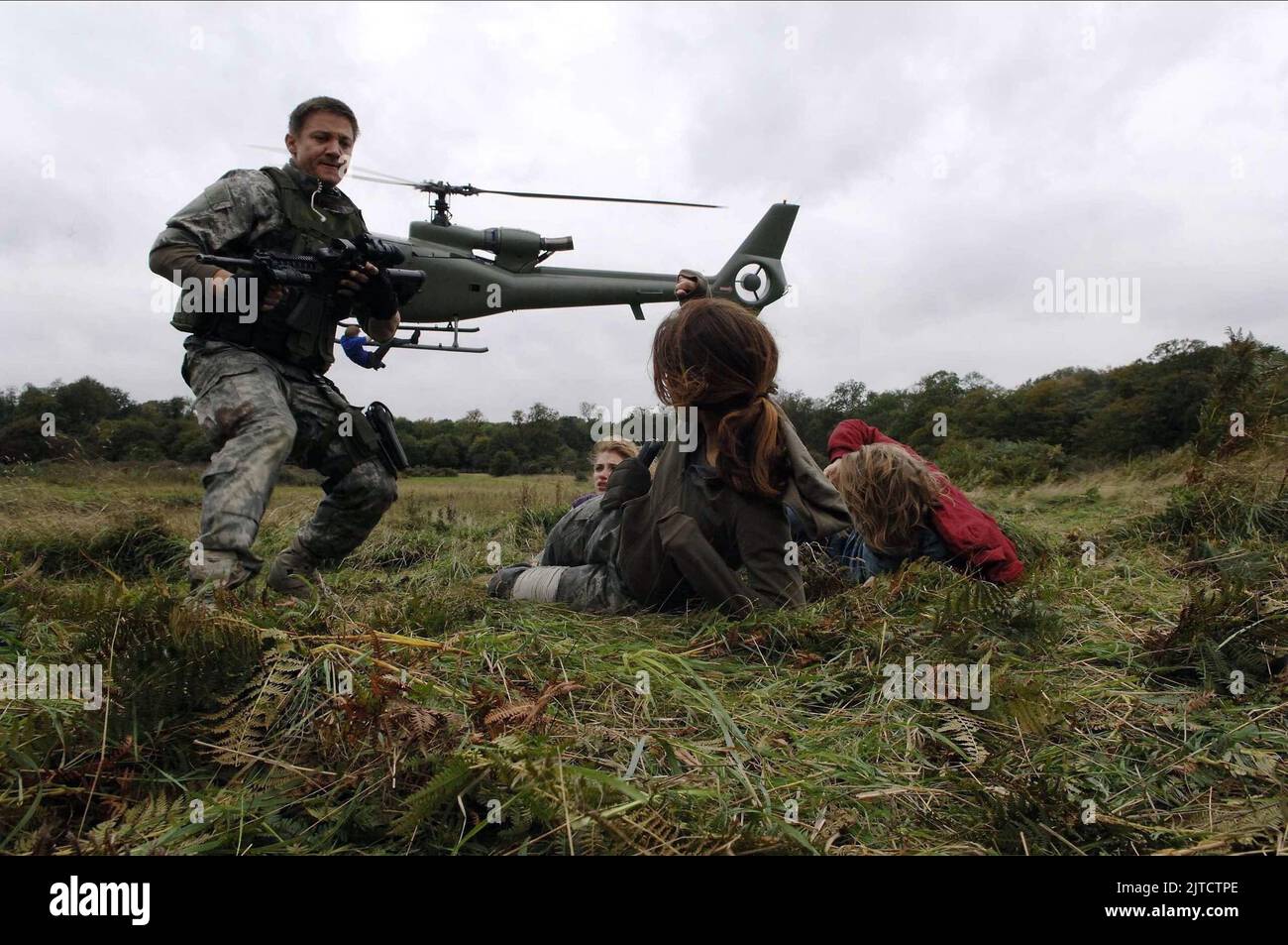 JEREMY RENNER, ROSE BYRNE, IMOGEN POOTS, MACKINTOSH MUGGLETON, 28 WEEKS ...