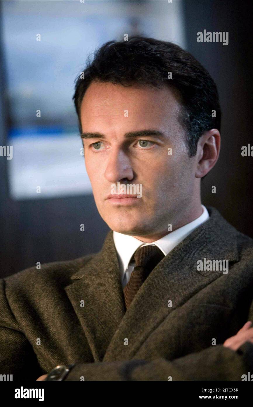 Julian mcmahon hi-res stock photography and images - Alamy