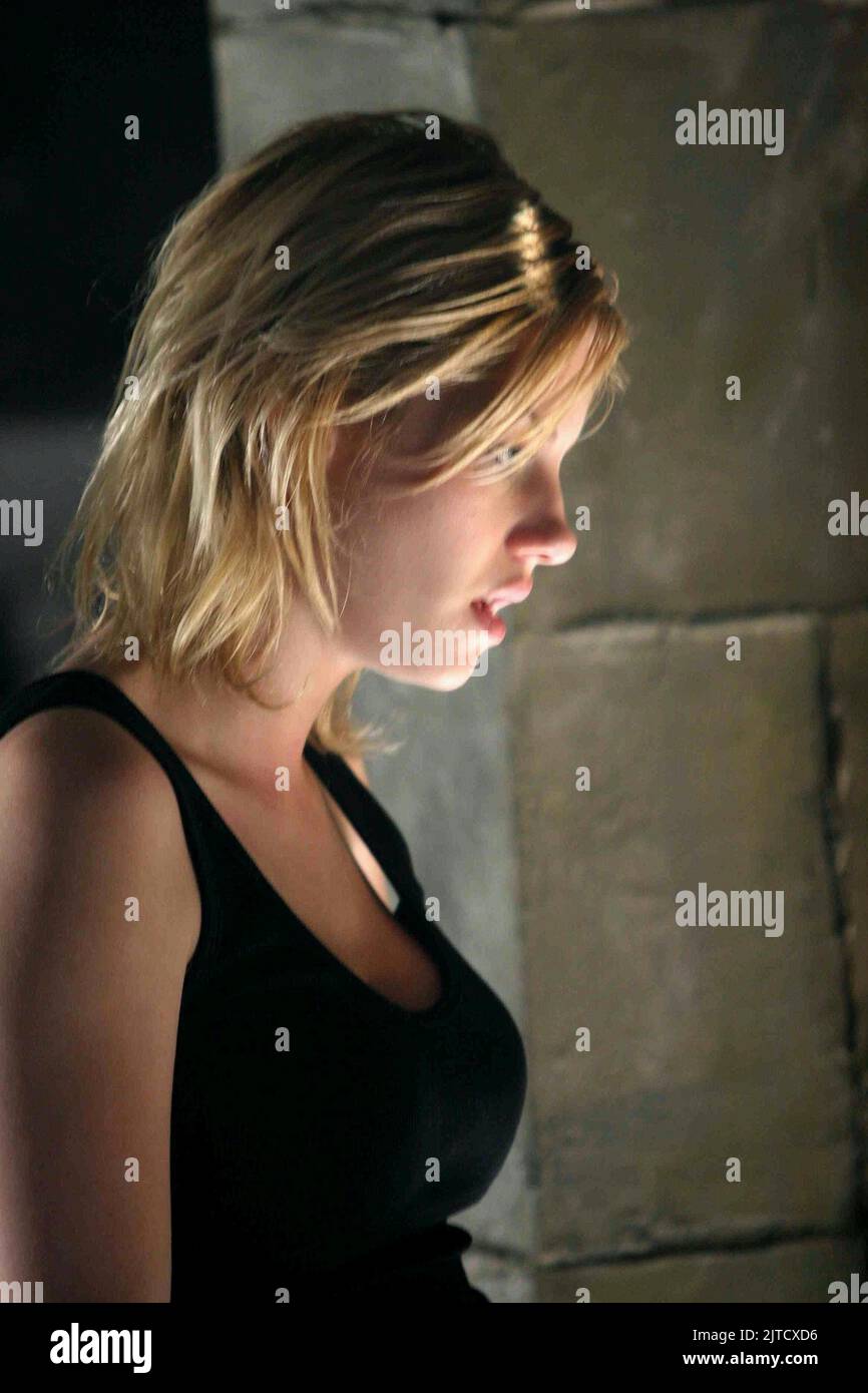 ELISHA CUTHBERT, CAPTIVITY, 2007 Stock Photo - Alamy