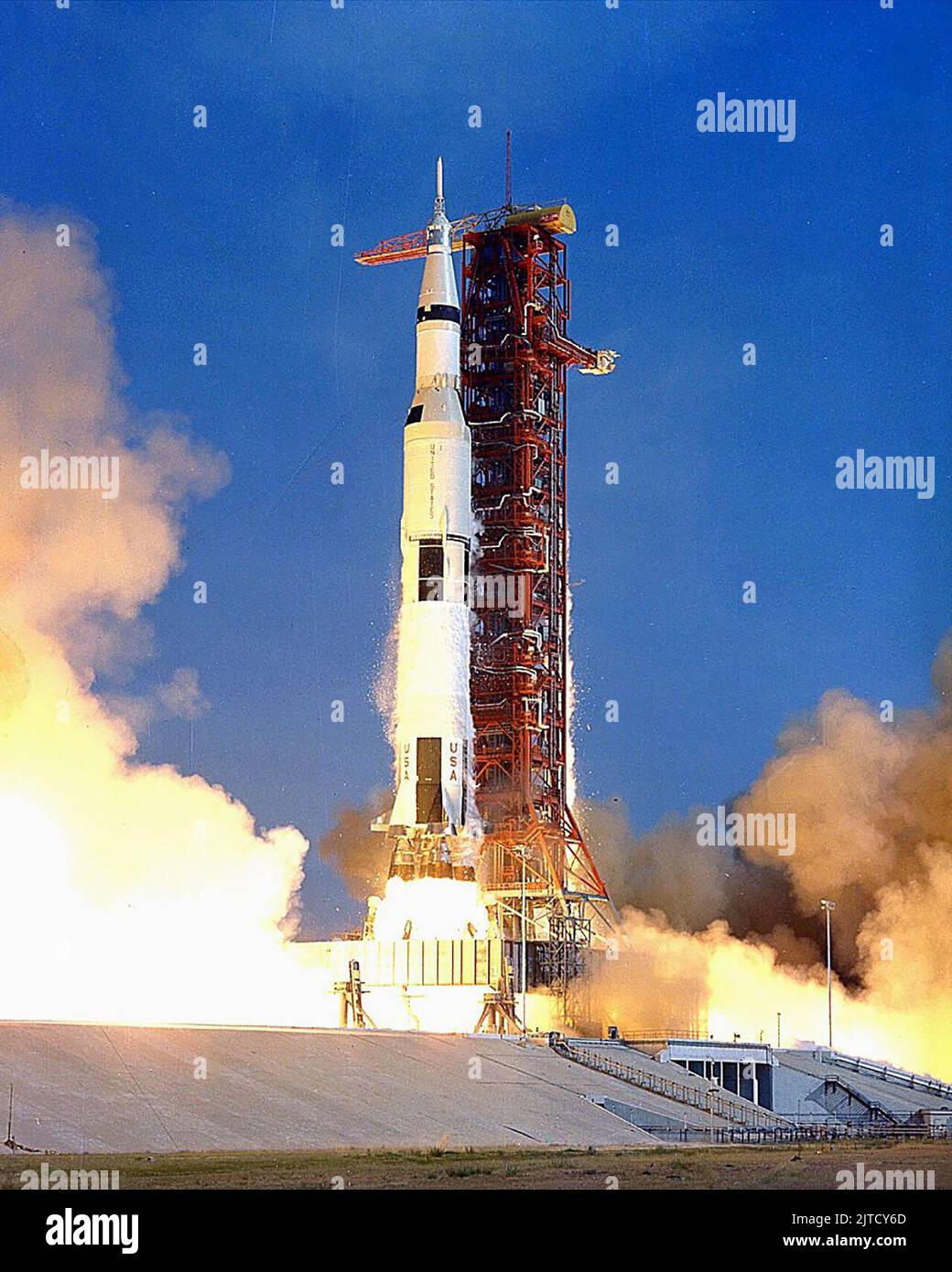 APOLLO 11 BLAST OFF, IN THE SHADOW OF THE MOON, 2007 Stock Photo - Alamy