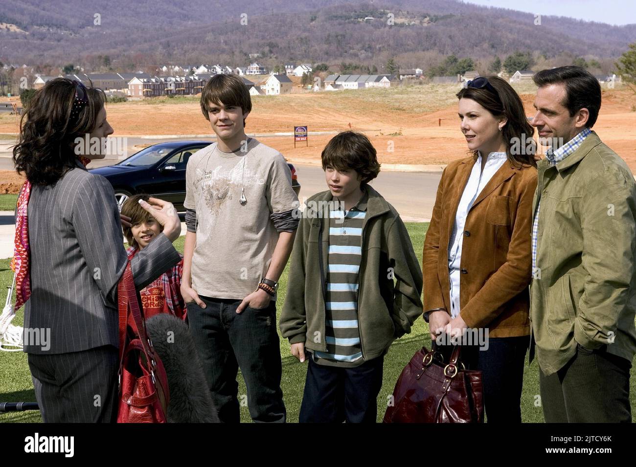MOLLY SHANNON, JIMMY BENNETT, JOHNNY SIMMONS, GRAHAM PHILLIPS, LAUREN ...