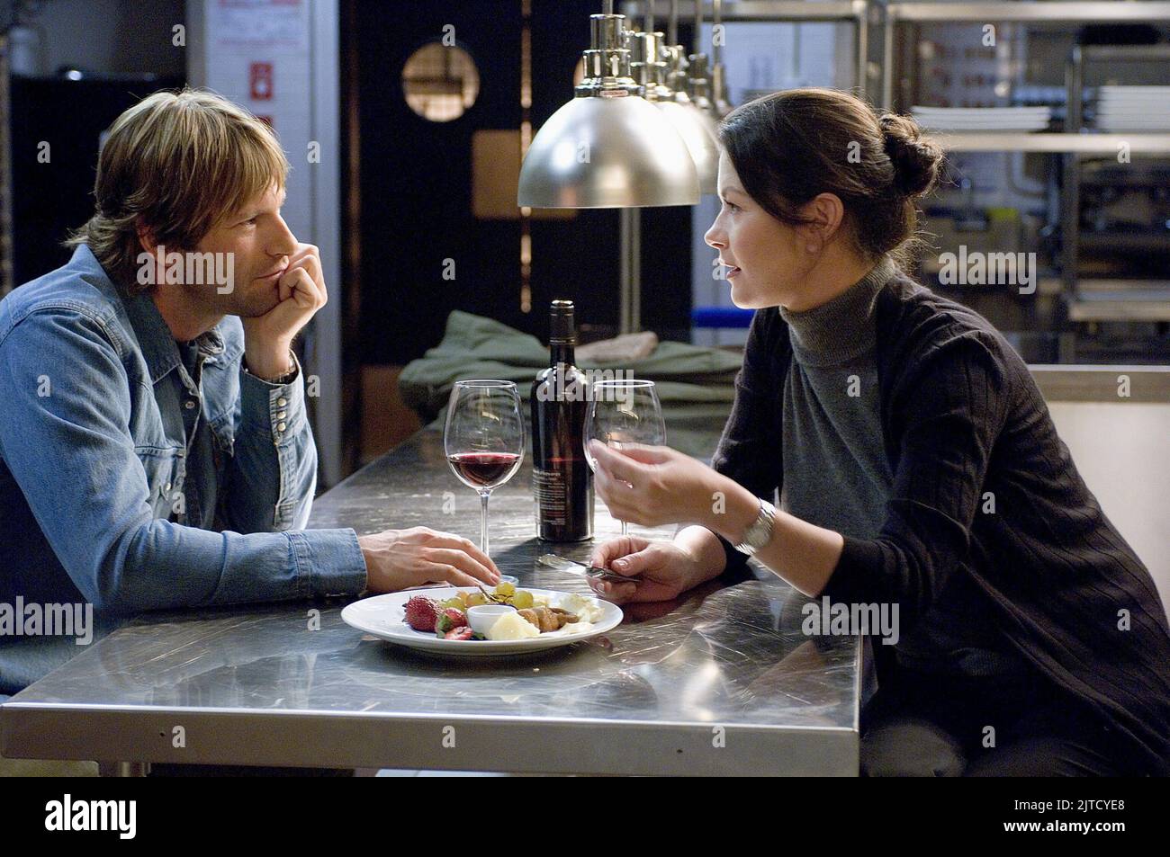 AARON ECKHART, CATHERINE ZETA JONES, NO RESERVATIONS, 2007 Stock Photo ...