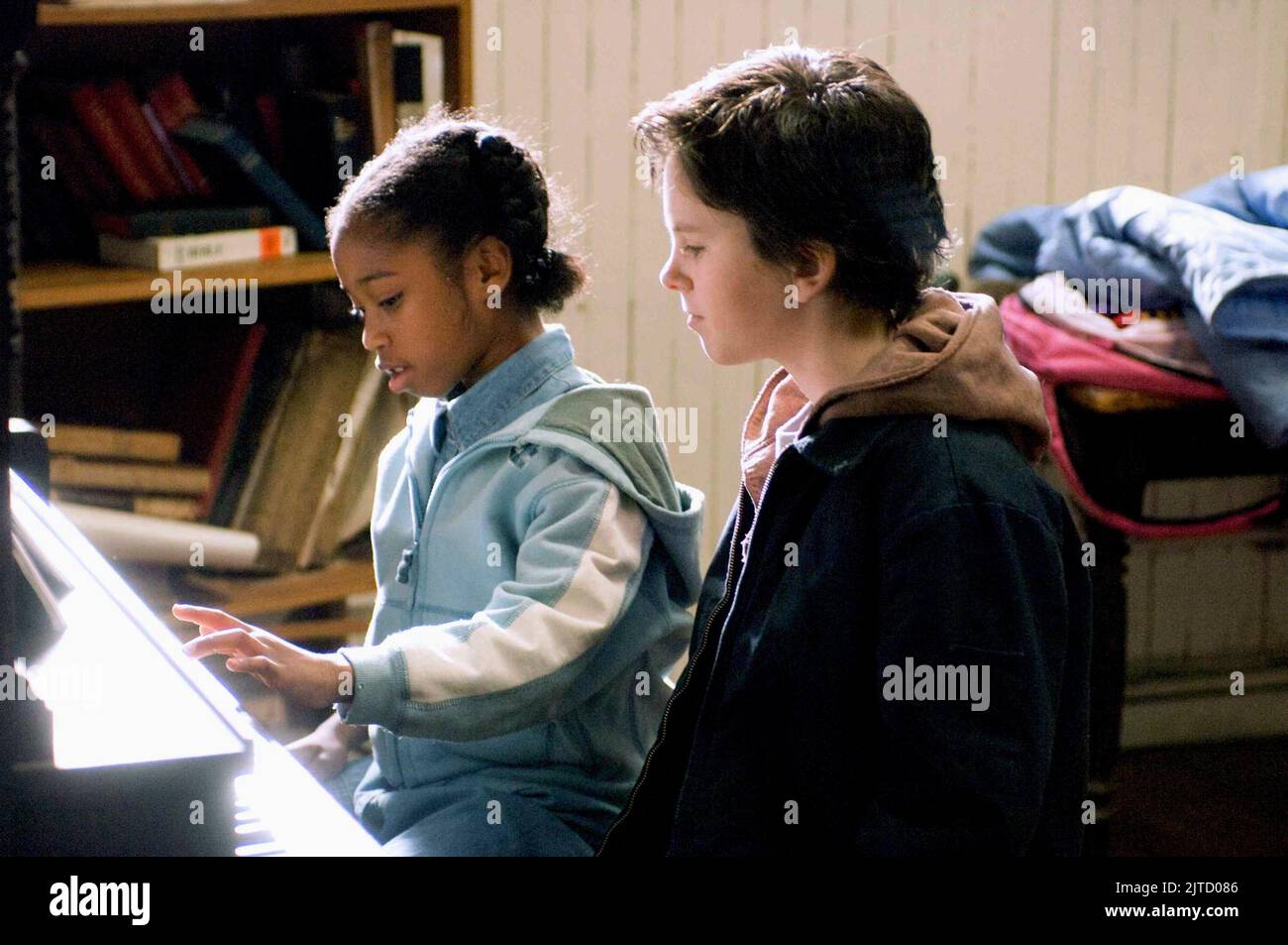 JAMIA SIMONE NASH, FREDDIE HIGHMORE, AUGUST RUSH, 2007 Stock Photo - Alamy