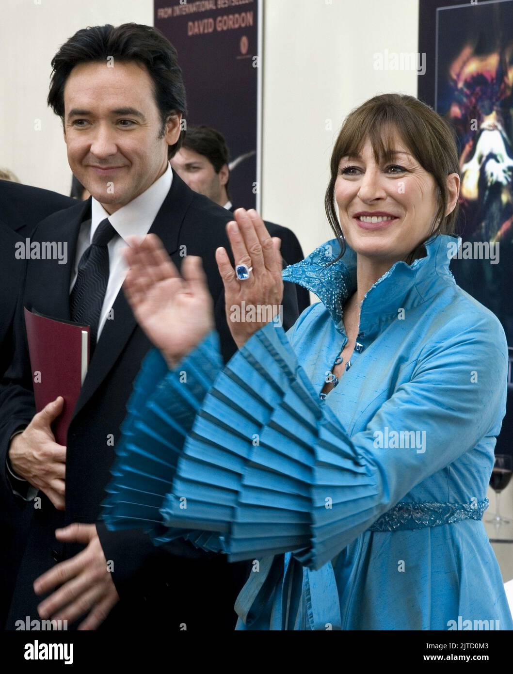 JOHN CUSACK, ANJELICA HUSTON, THE MARTIAN CHILD, 2007 Stock Photo - Alamy