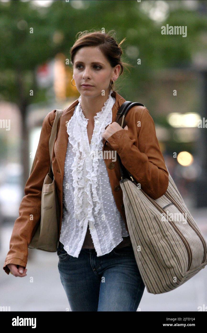 SARAH MICHELLE GELLAR, SUBURBAN GIRL, 2007 Stock Photo - Alamy