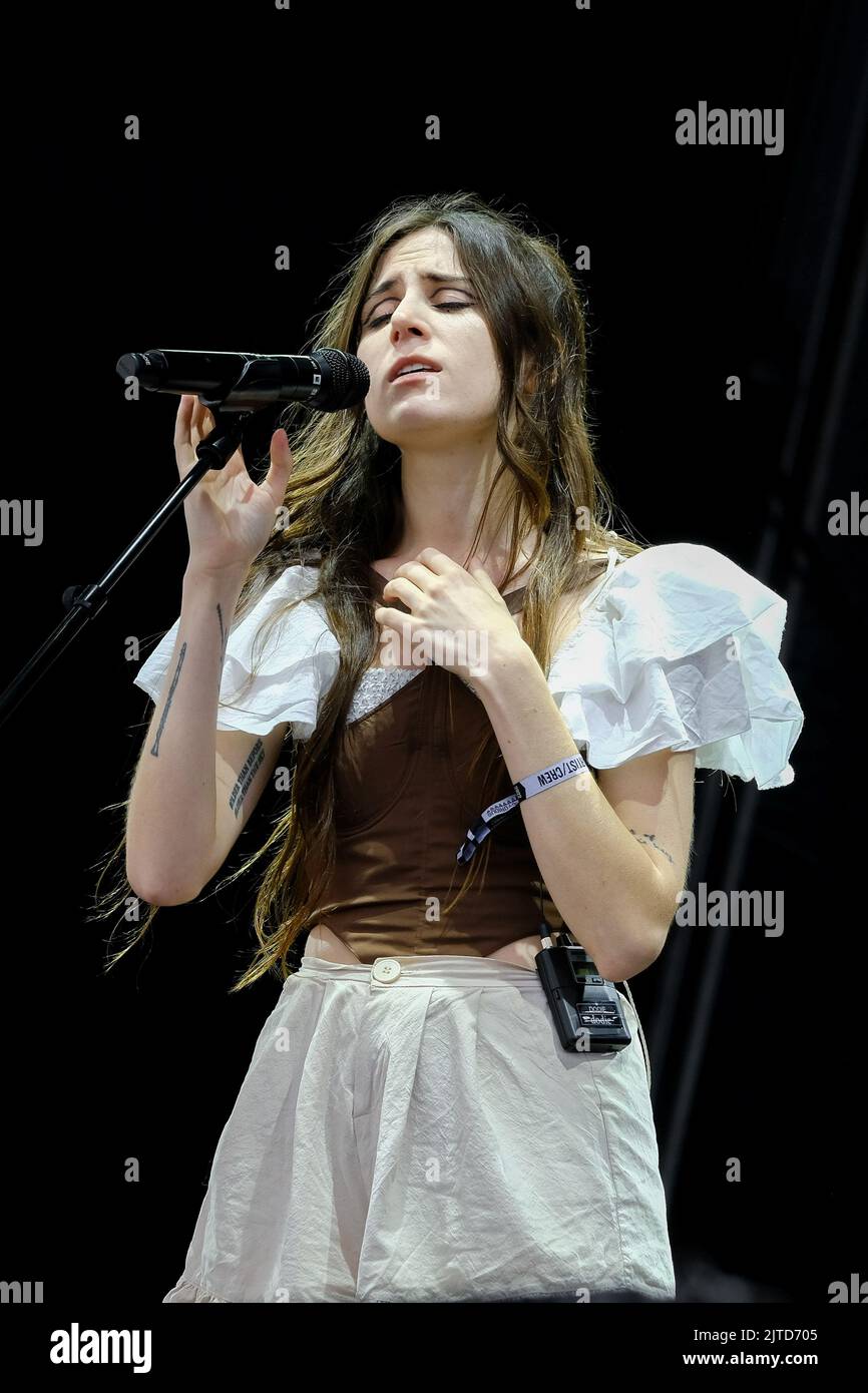 Dodie singer hi-res stock photography and images - Alamy