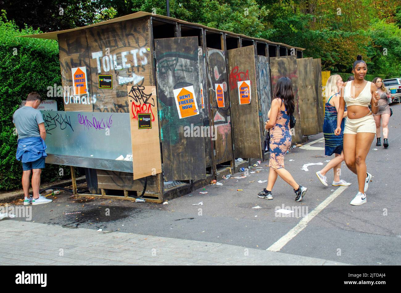 Open urinal london hi-res stock photography and images - Alamy