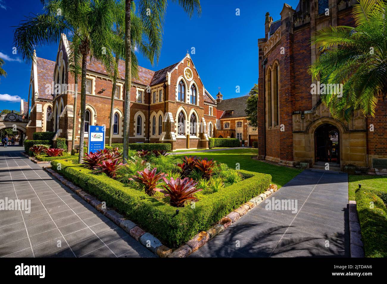 Brisbane Grammar Logo