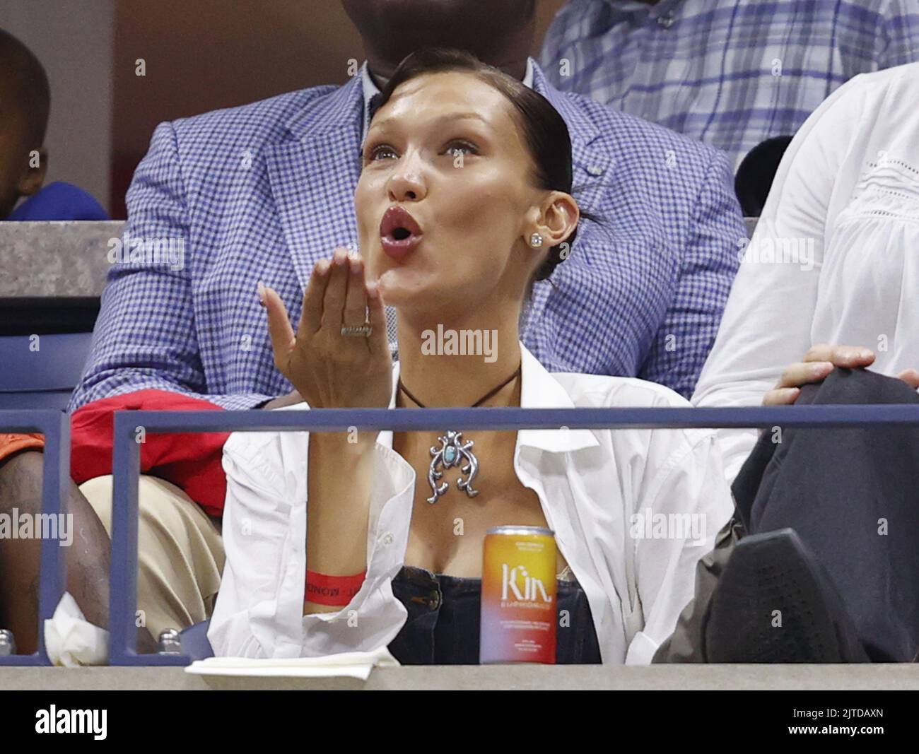 Flushing Meadow, United Stated. 29th Aug, 2022. Bella Hadid watches ...