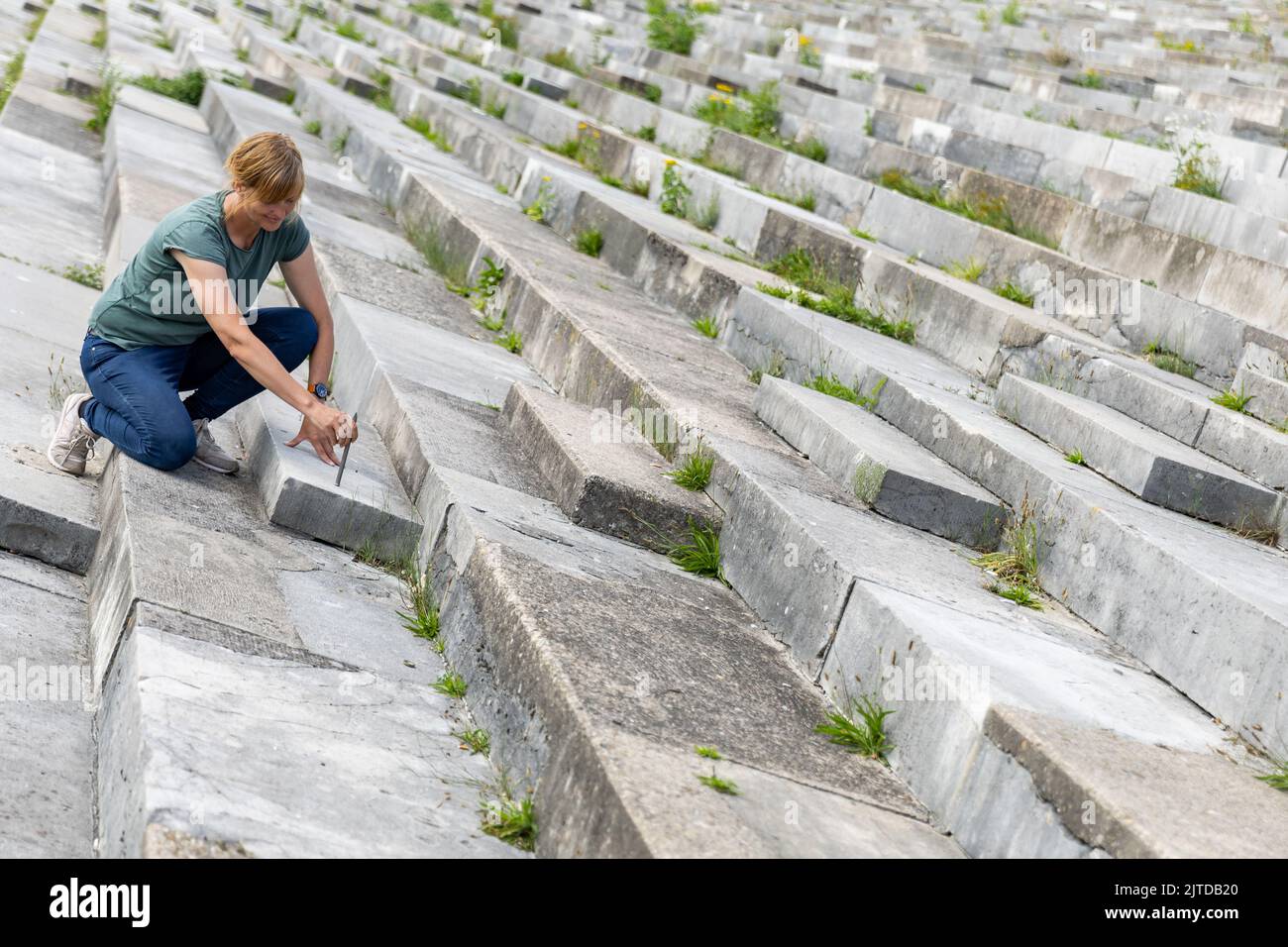 29 August 2022, Bavaria, Nuremberg: Heike Wolter, a qualified restorer ...