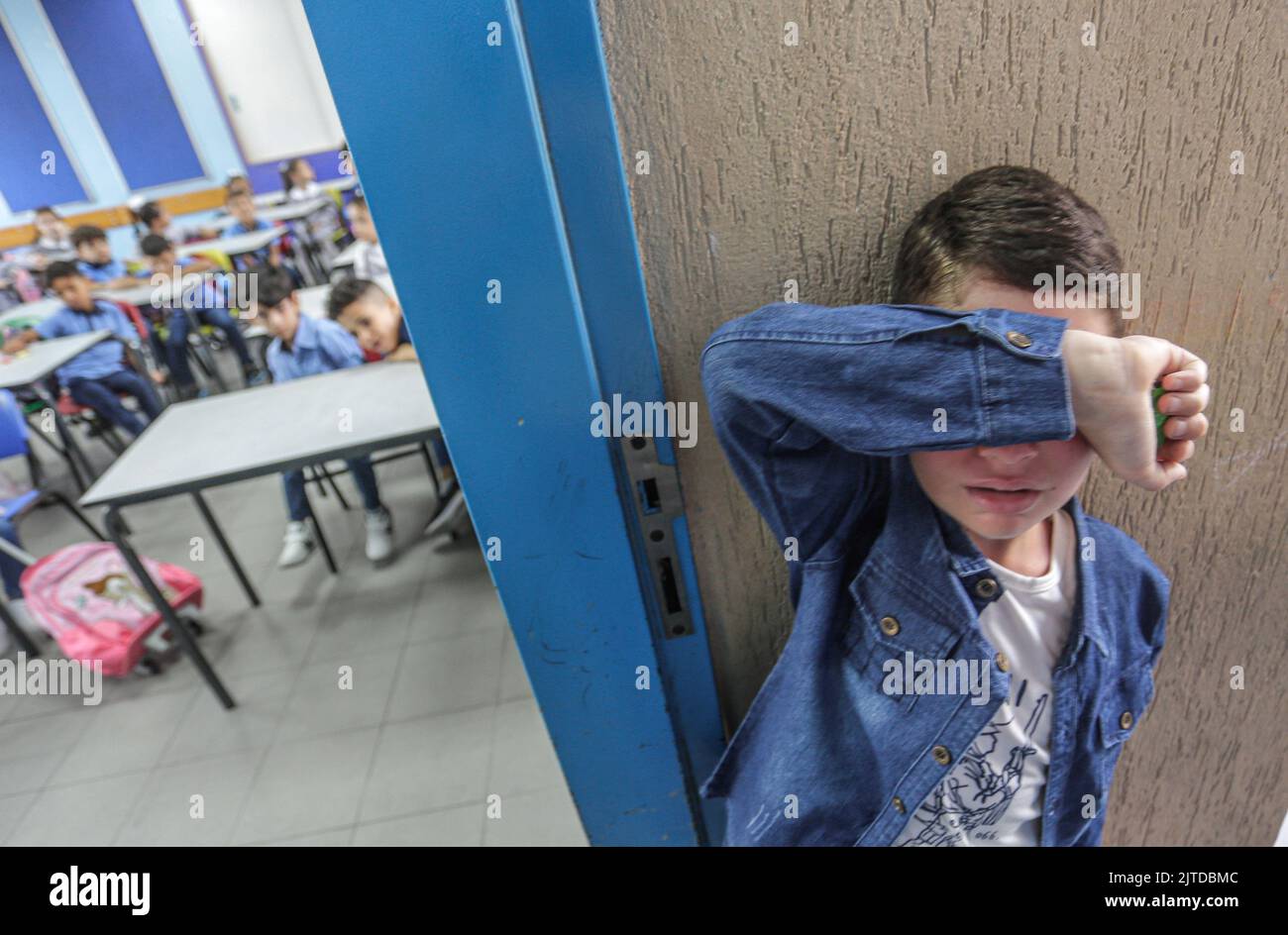 Children crying on first day of school hi-res stock photography and ...
