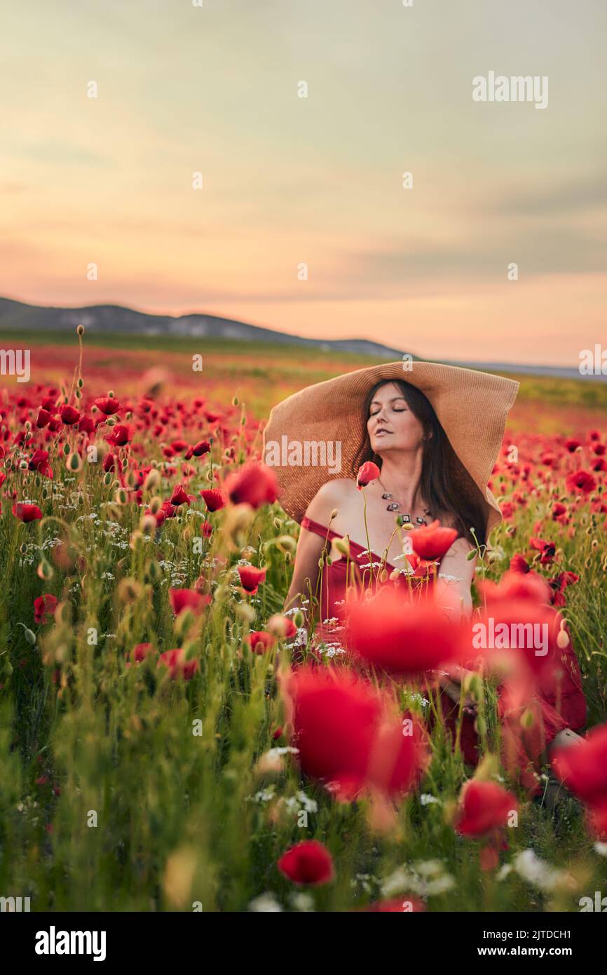 Poppy wearing girl hi-res stock photography and images - Alamy