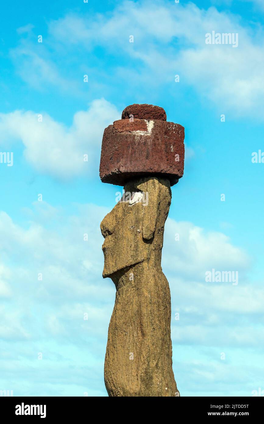 Shot moai statue easter hi-res stock photography and images - Alamy