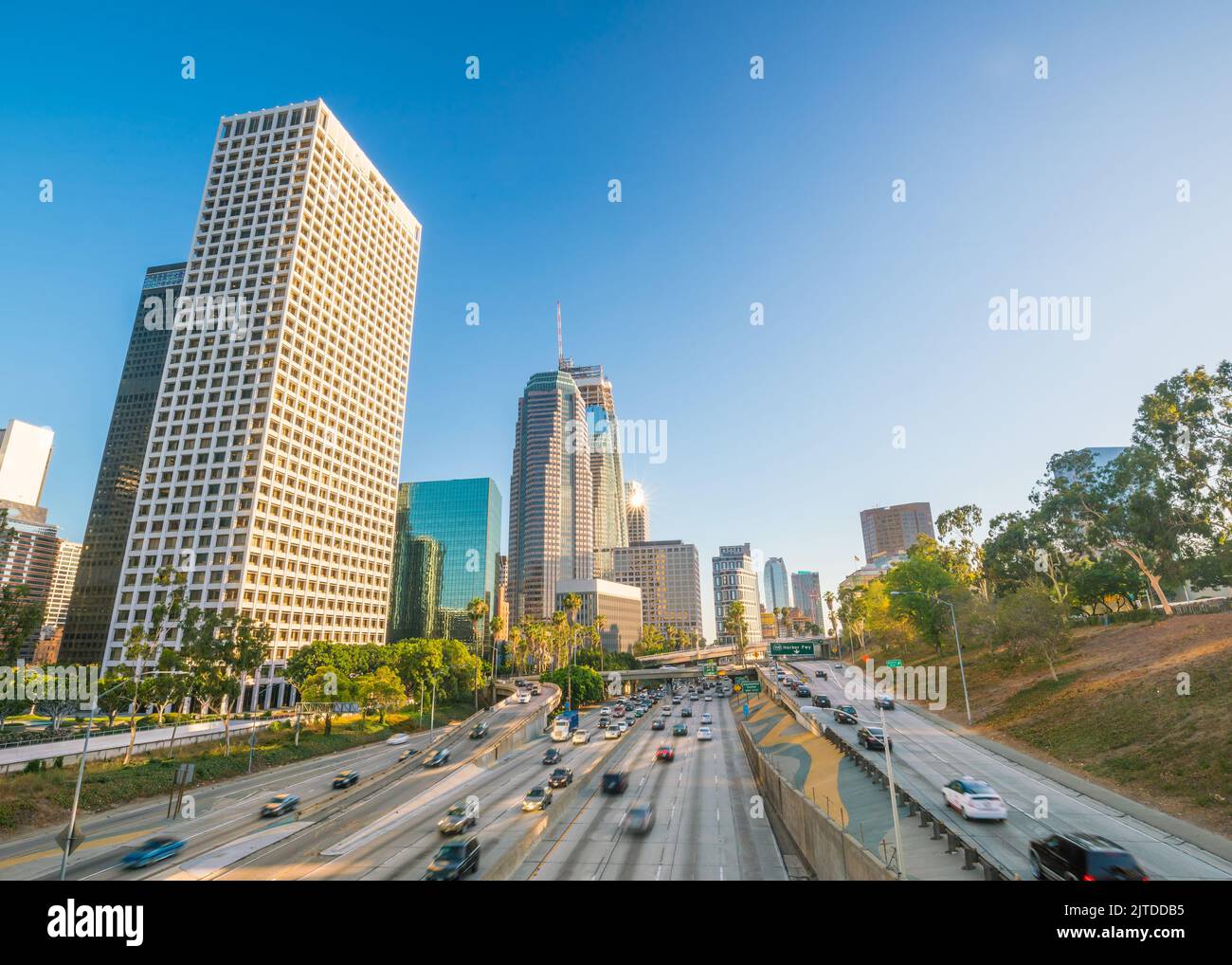 Los angeles skyline night and day hi-res stock photography and images ...