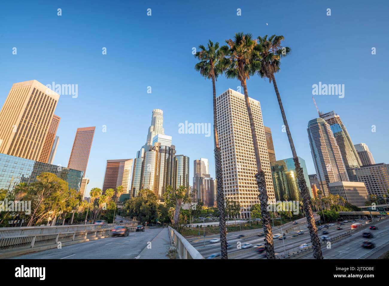 Los angeles skyline night and day hi-res stock photography and images ...