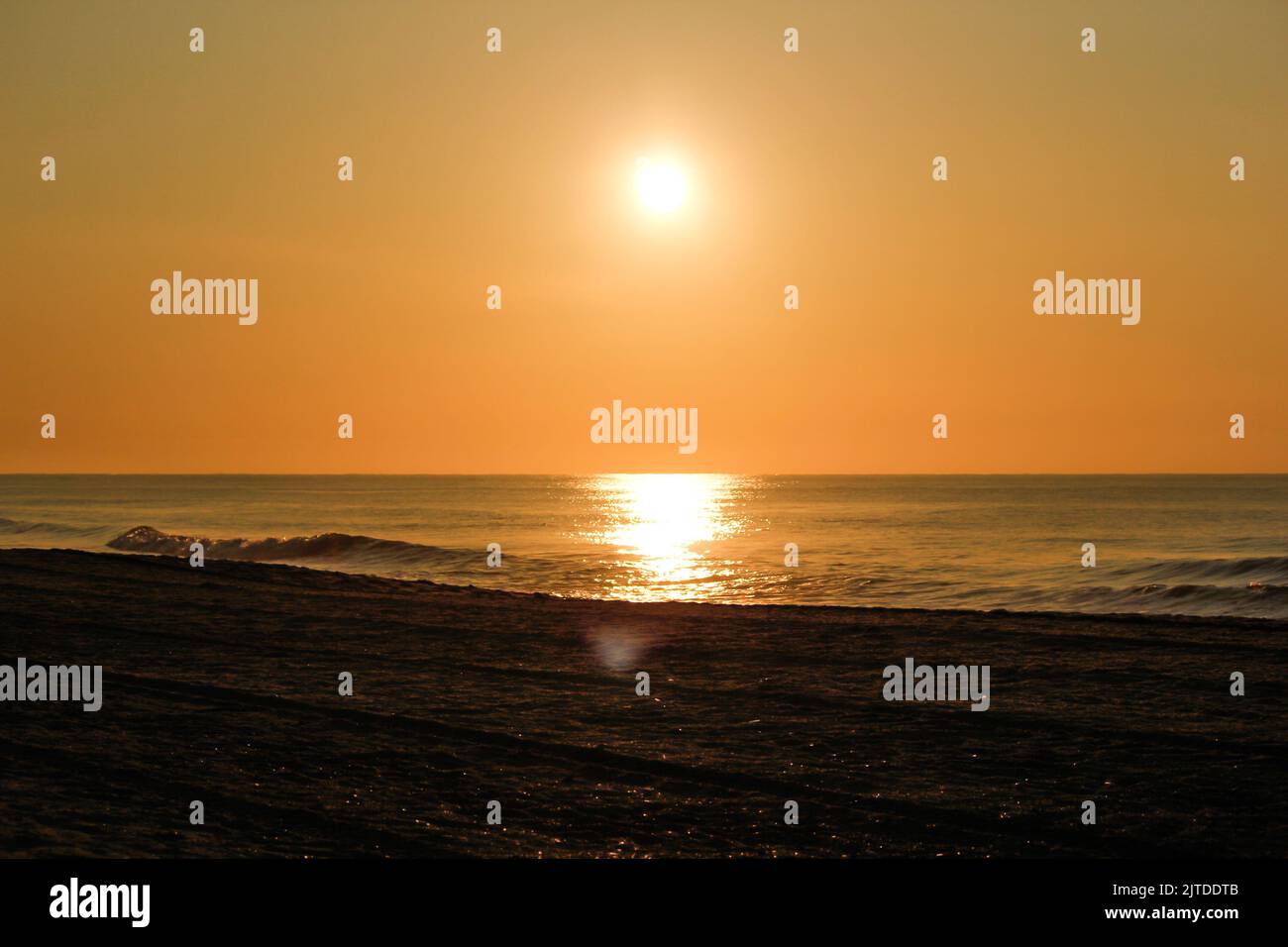 Sunrise ocean waves hi-res stock photography and images - Alamy