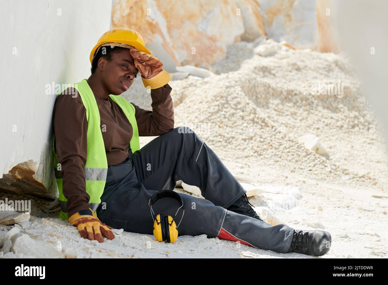 Engineer outdoor sitting on rock hi-res stock photography and images ...