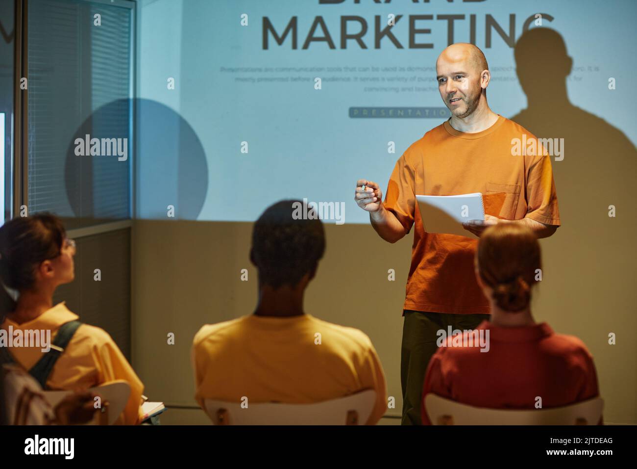 Giving presentation projector hi-res stock photography and images - Alamy